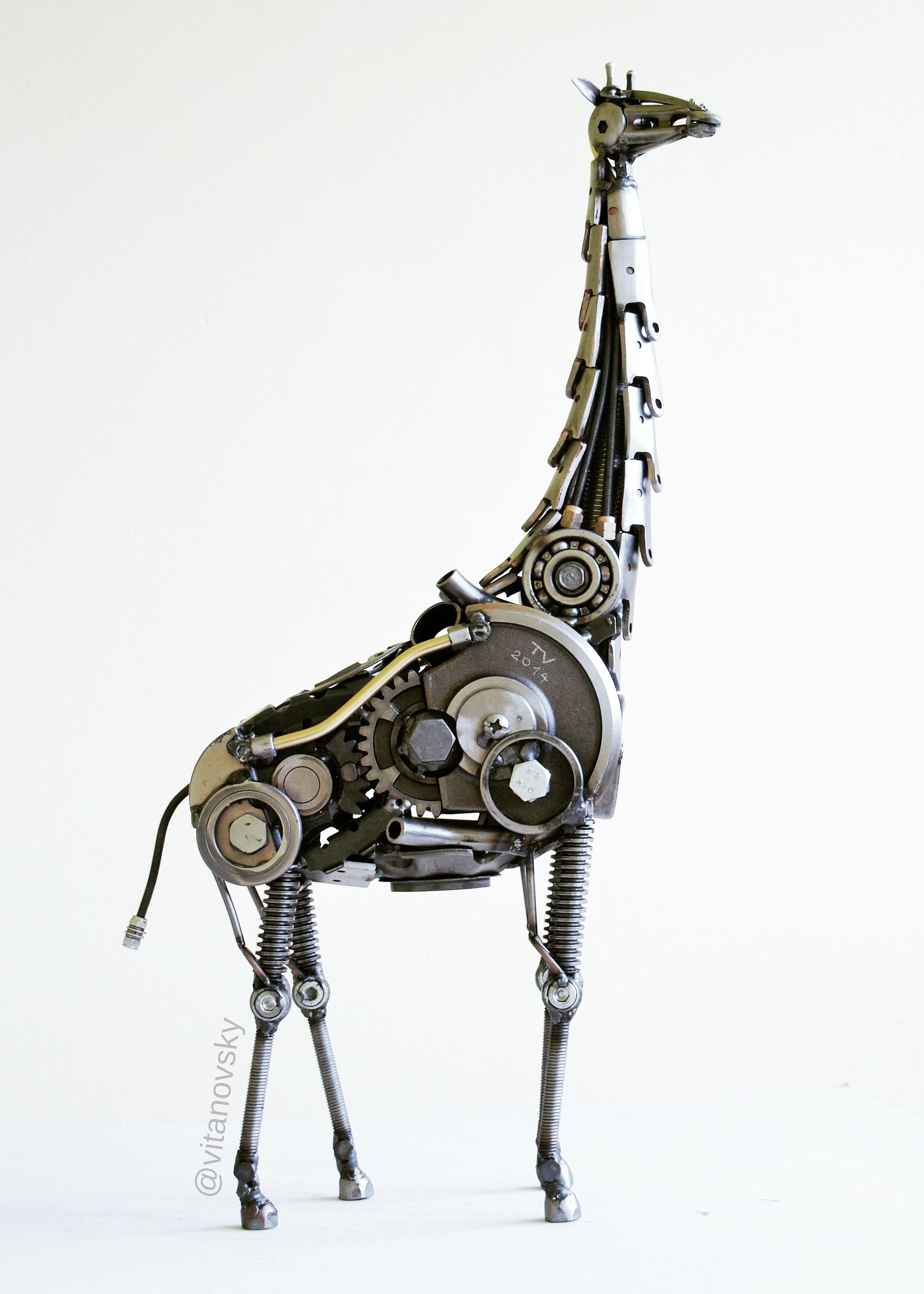 MAGICIAN who turns JUNK into MASTERPIECES! | artFido