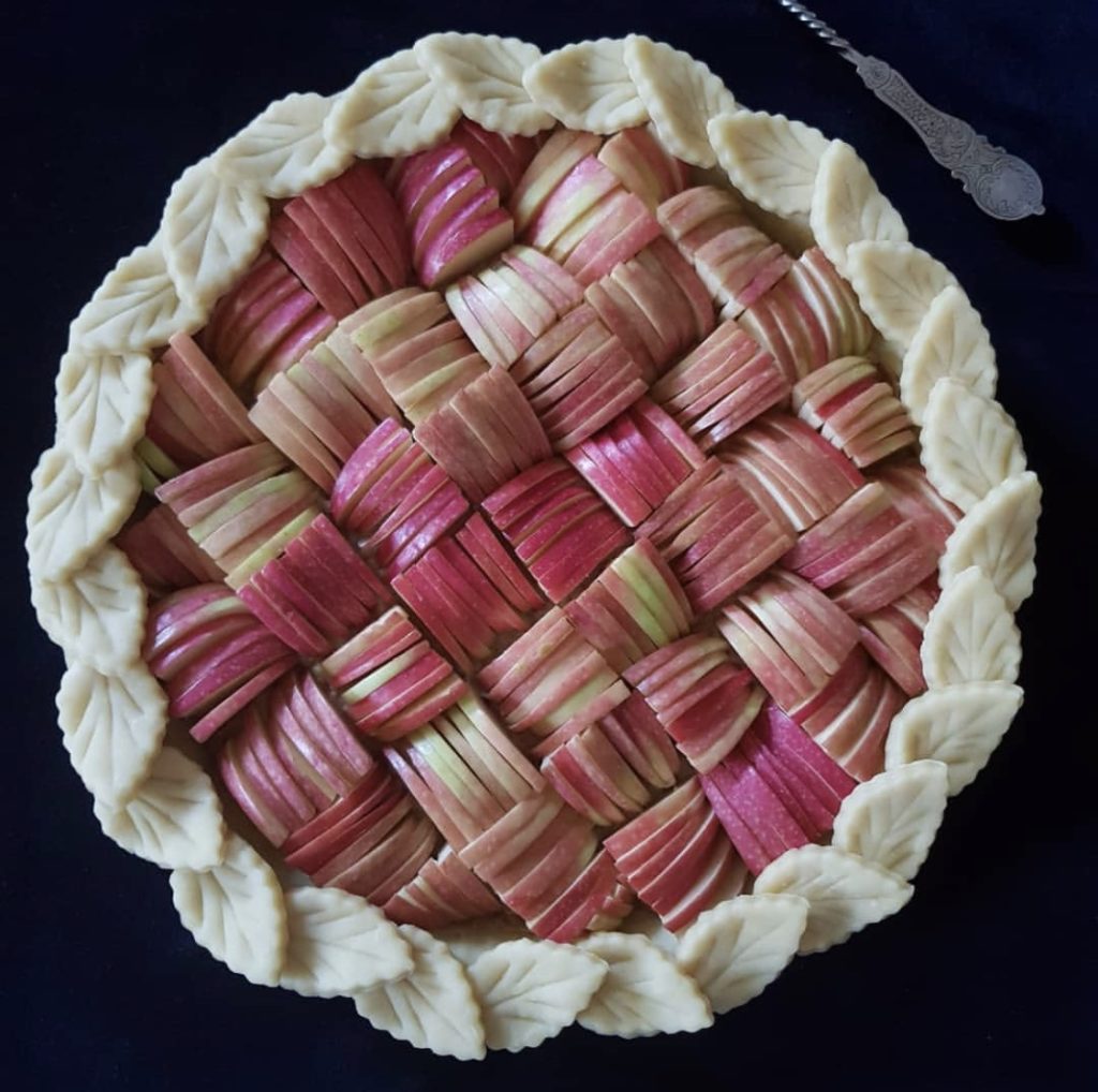 Master Baker Creates Intricate Artistic Pies That Look Too Good To Eat ...