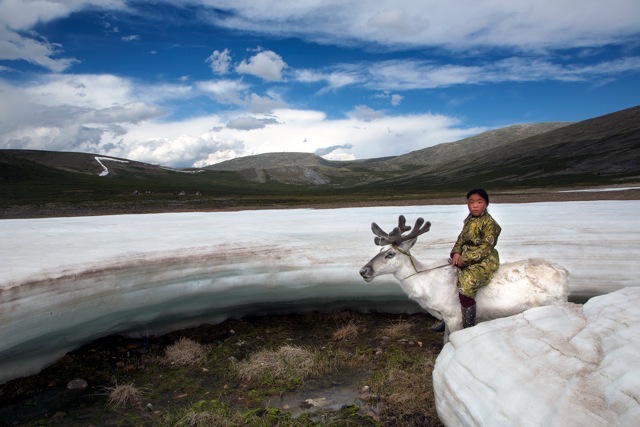 The Reindeer Riders: Amazing Photography of the Reindeer People From ...