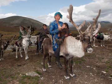 The Reindeer Riders: Amazing Photography of the Reindeer People From ...