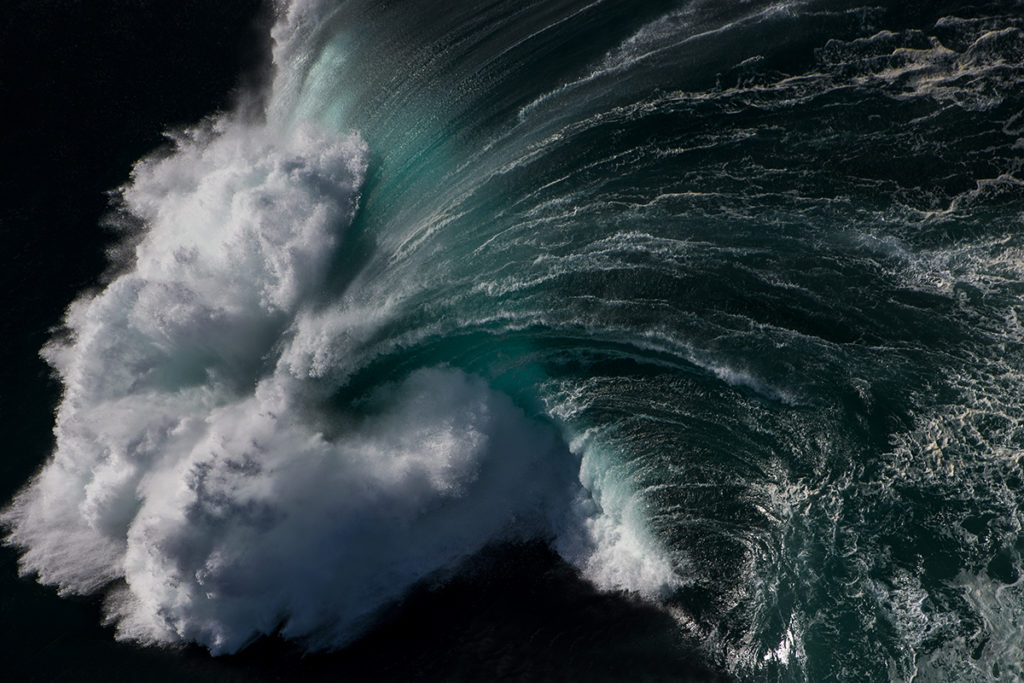 Photographer Ray Collins Captures Wondrous Waves | artFido