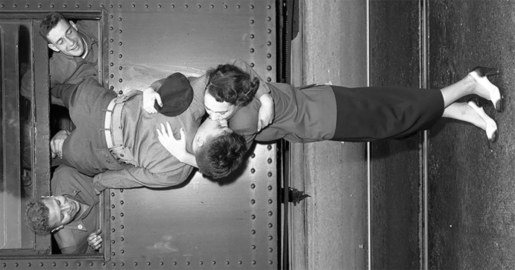 Historic Photo Series Featuring Love During Wartime | artFido