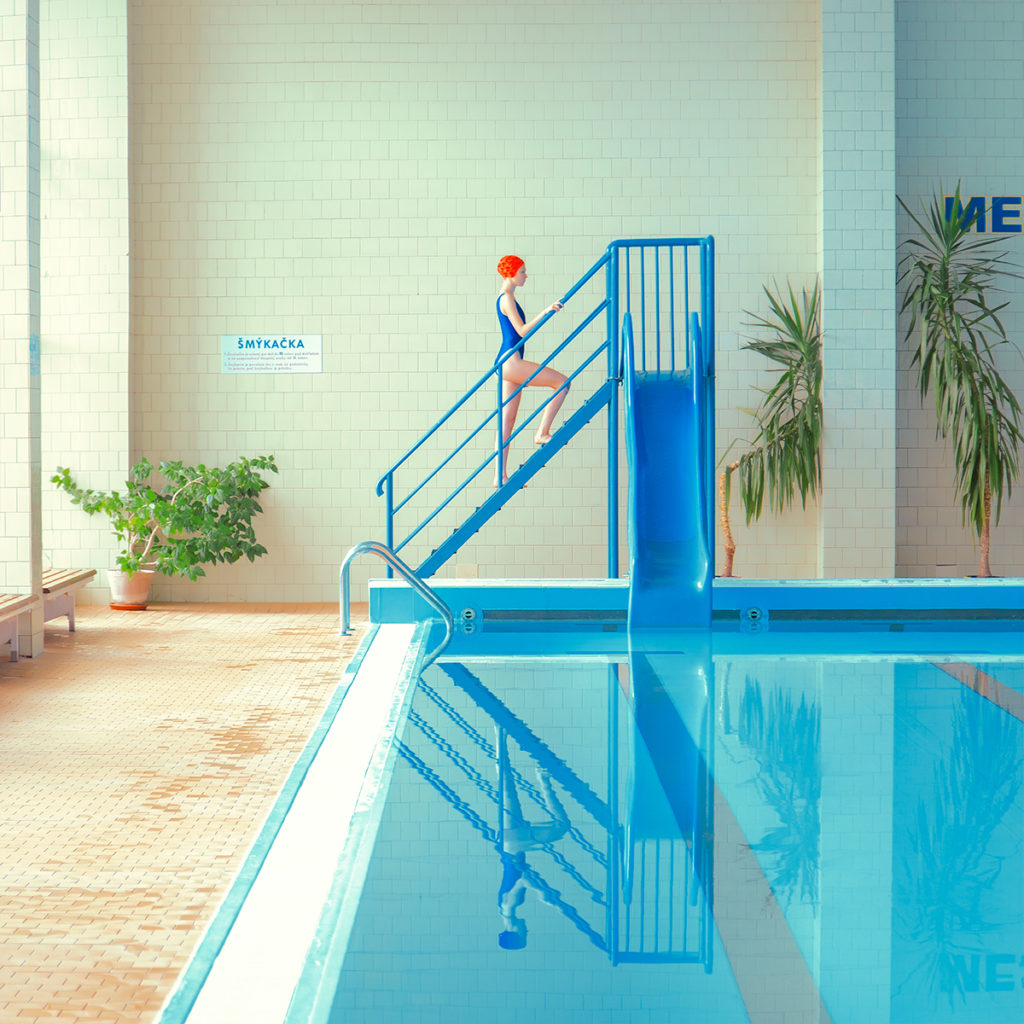 Photographer Captures Synchronistic Images in Soviet Era Swimming Pools ...