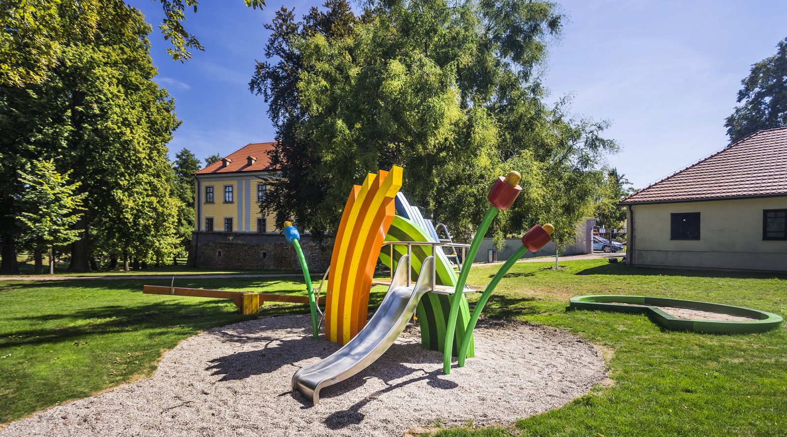 Unique colorful playground | artFido